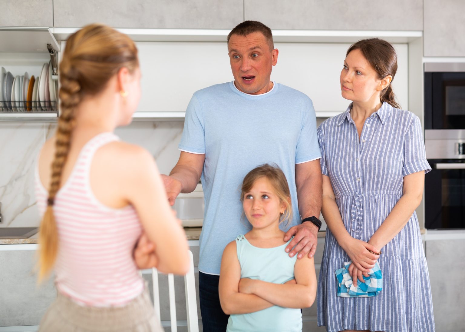 7 Clues That Family Jealousy Is Becoming Dangerous