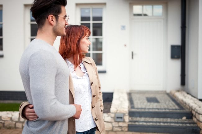 5 Things You Should Never Do When Visiting Someone's Home