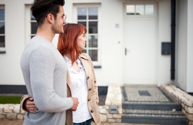 5 Things You Should Never Do When Visiting Someone's Home